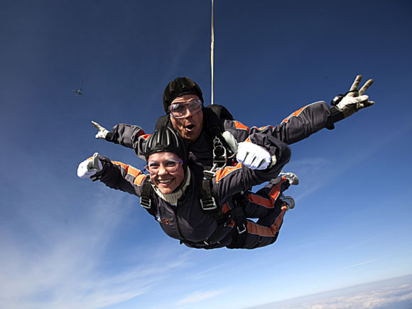 Hoppet i fallskjerm - kongehuset.no