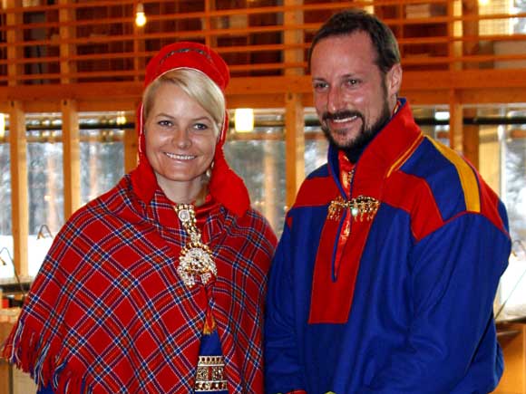 Markerer samefolkets dag - Det norske kongehus